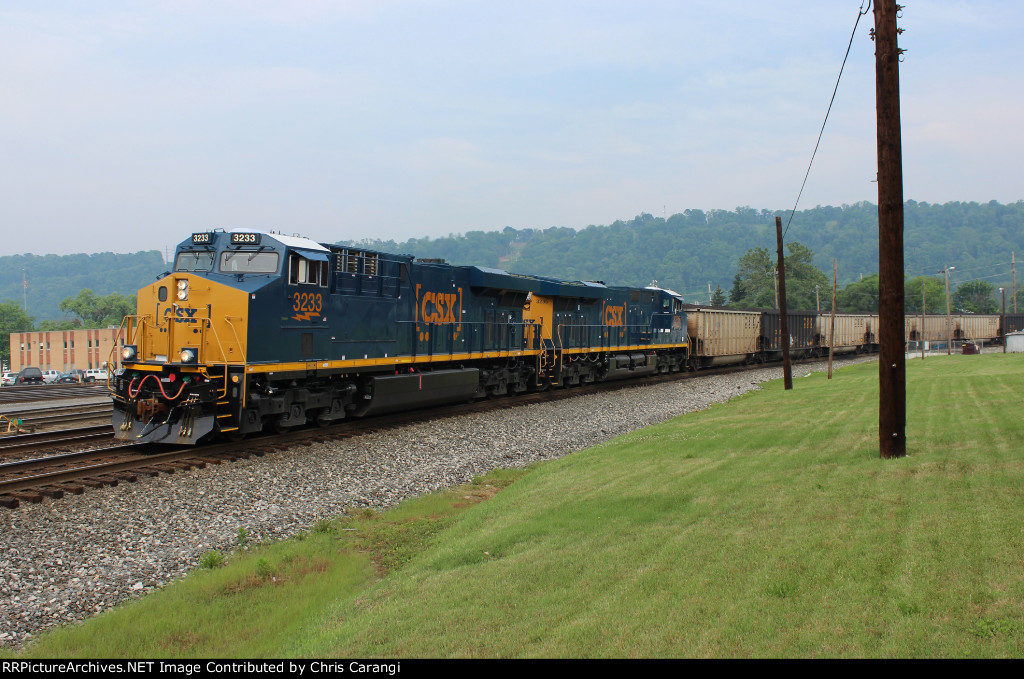 CSXT 3233 & 3235 on U777-09